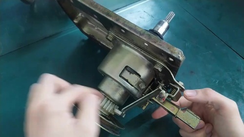 当波轮洗衣机的离合器失灵时,生活究竟会怎样改变?