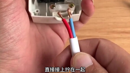 插座错误接线方法,一拽就开,短路起火非常危险!教你正确方法