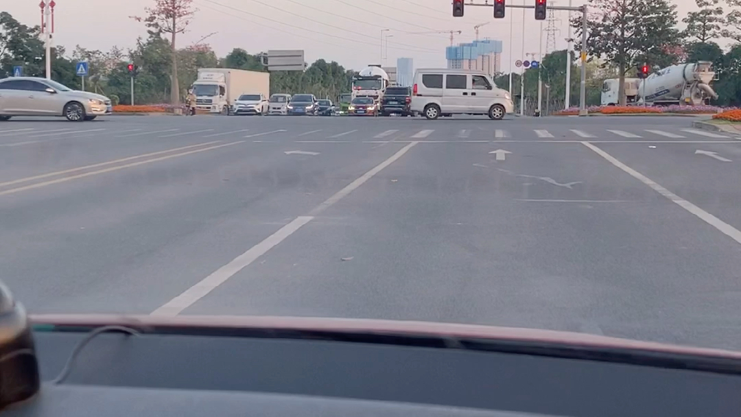 路口跟车和红绿灯停车位置推荐