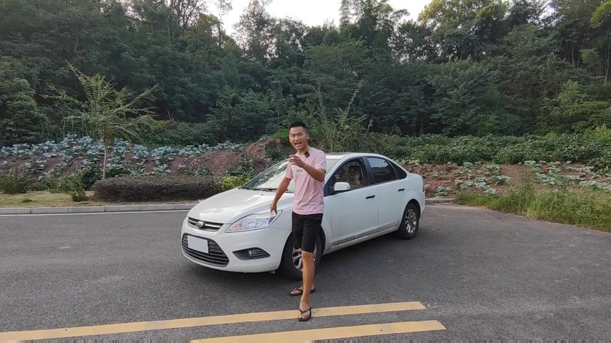 3万多买了辆14年上牌的经典福克斯三厢,1.8自动挡,这个价格贵吗