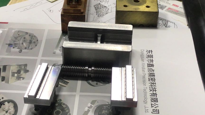 CNC加工加工中心夹具,自定心小虎钳。