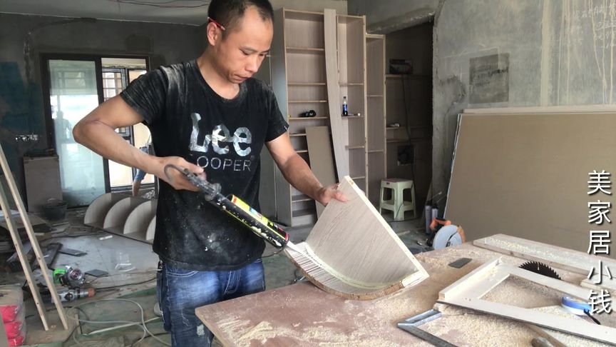 装修木工:拐角圆弧是如何做的,师傅现场教你,这下长见识了