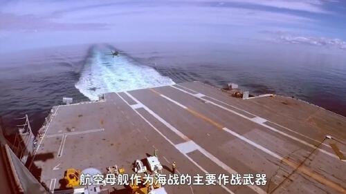 遇到特大级海啸或台风!航空母舰会不会被吹翻?不愧是海上巨无霸