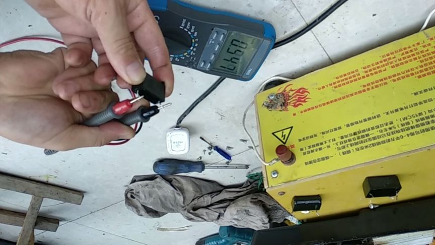 苏泊尔电磁炉开机有显示就是不加热,出现E0故障代码…