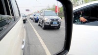 如何用后视镜判断车距?记住这个位置,方法其实很简单