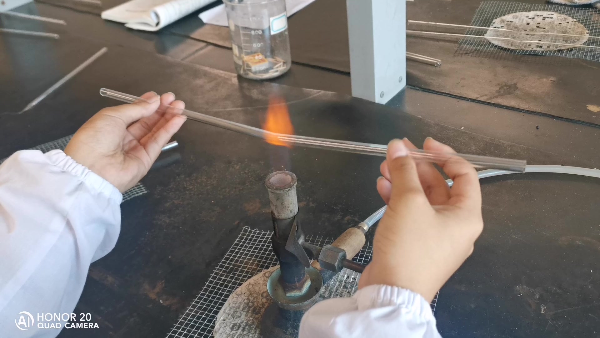 酒精喷灯加工玻璃管(真的好害怕烧伤啊(๑ŐдŐ)b☆d(ŐдŐ๑))