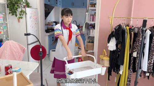 晨妤开箱好多手帐胶带,还有美少女贴纸,全是妈妈买的,真大气