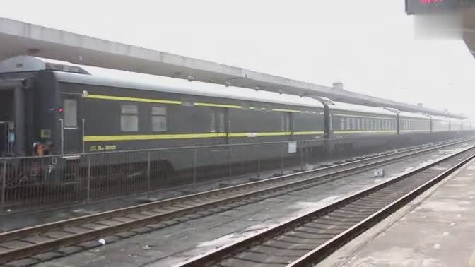 实拍Z285次列车京广线上株洲站