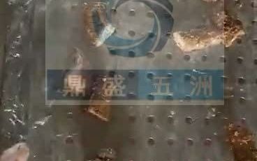 高速鸭脖切段机,专业切弯曲的卤鸭脖酱鸭脖设备,一秒切一只!五洲机械