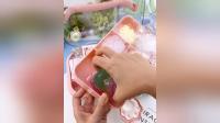 带你们一起看看这样一箱咕卡盘里面有什么吧