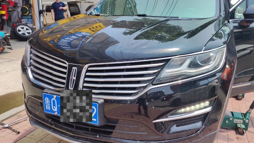 #进口林肯MKC更换后轮刹车片 确保行车制动安全