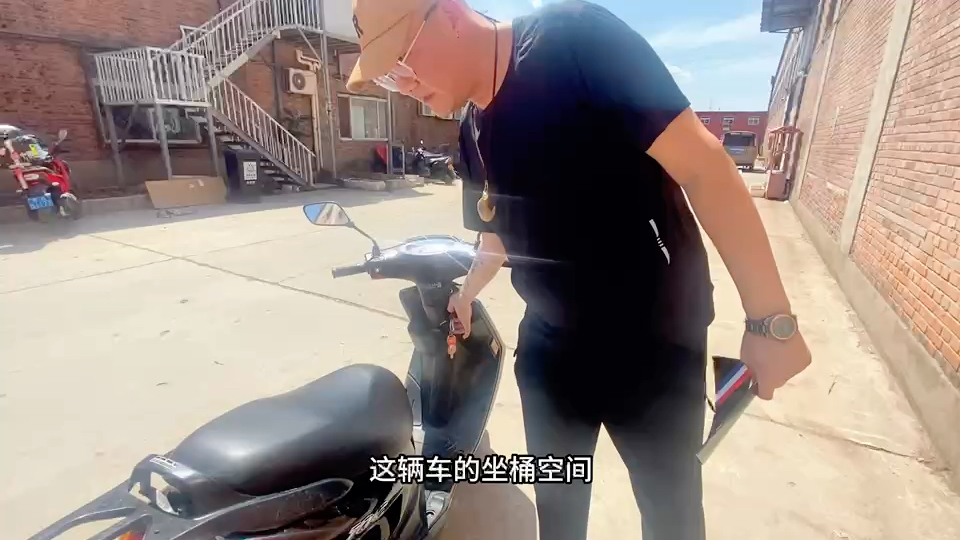 台州天鹰,一块带着怀旧风的踏板摩托车,细节方面比很多大厂还要到位!...