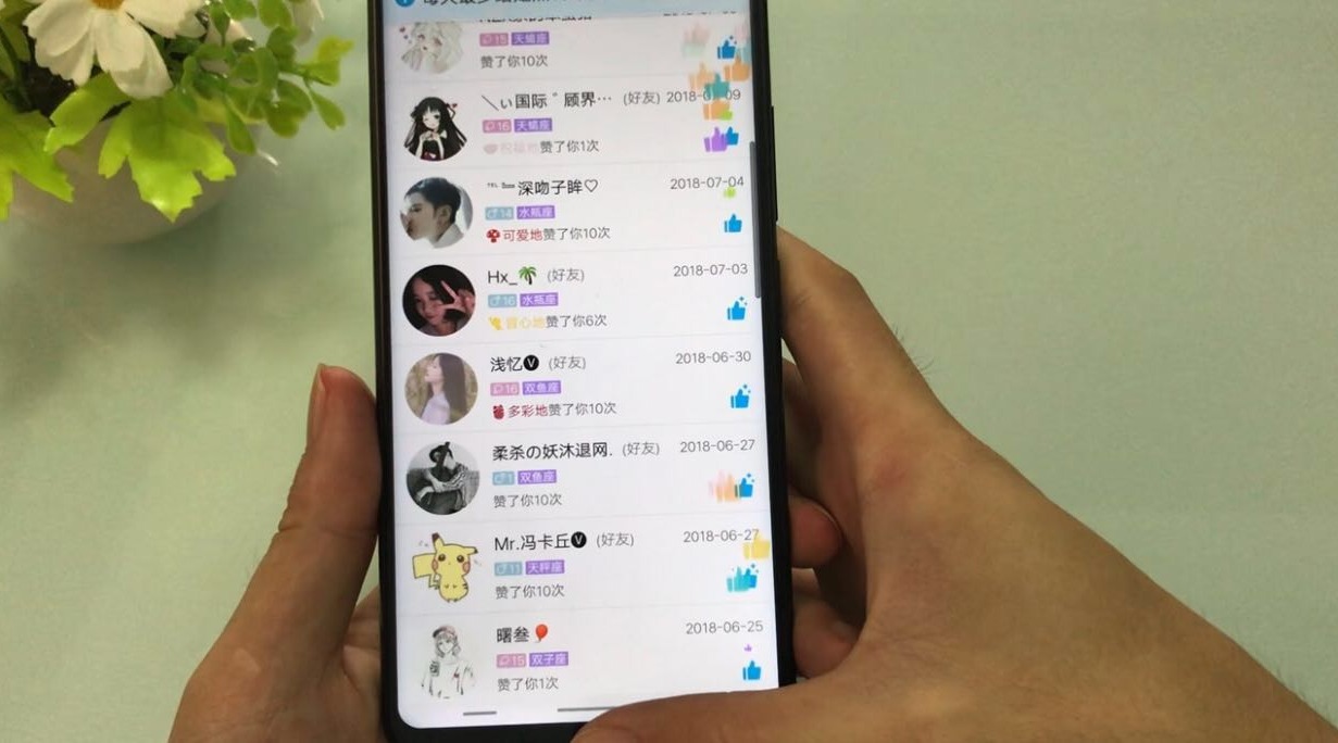 QQ名片自动加赞技巧,再也不用手动去点了,人气直接上升!