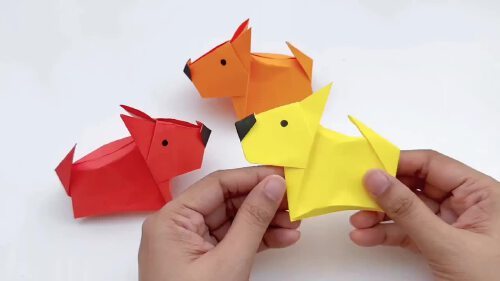 今天我们来这制作一只折纸小狗!