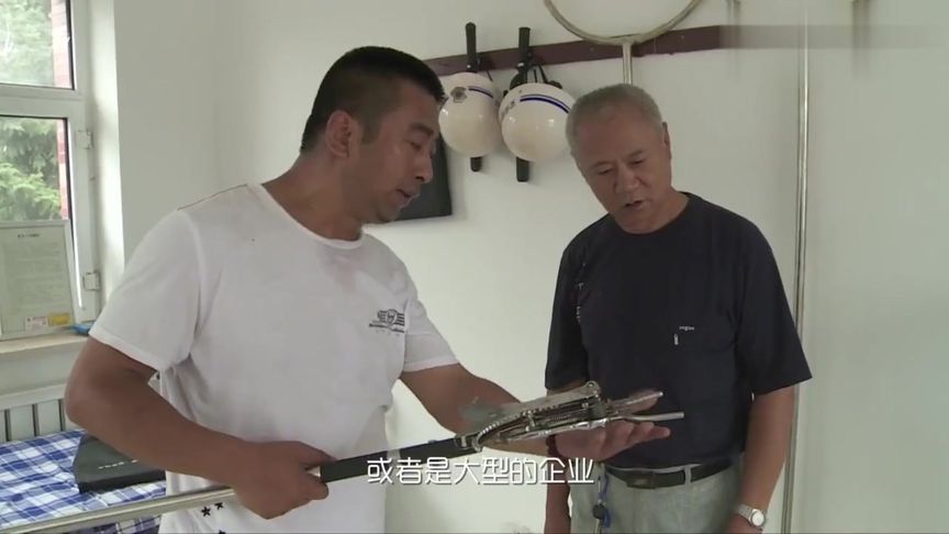 歹徒这下遭殃了民间牛人发明制暴抓捕器,遇到歹徒真能1秒制敌