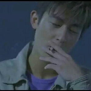 覃忆馨 