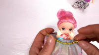 芭比娃娃DIY衣服制作:不用针线给小芭比娃娃做可爱的小衣服教程