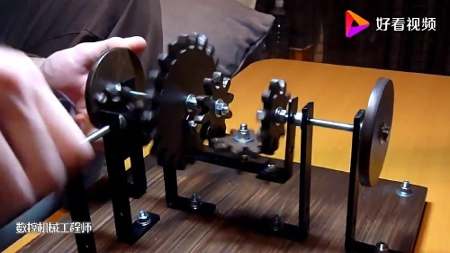 一个很有意思的差分模型机械传动结构,见识它的设计巧妙之处?