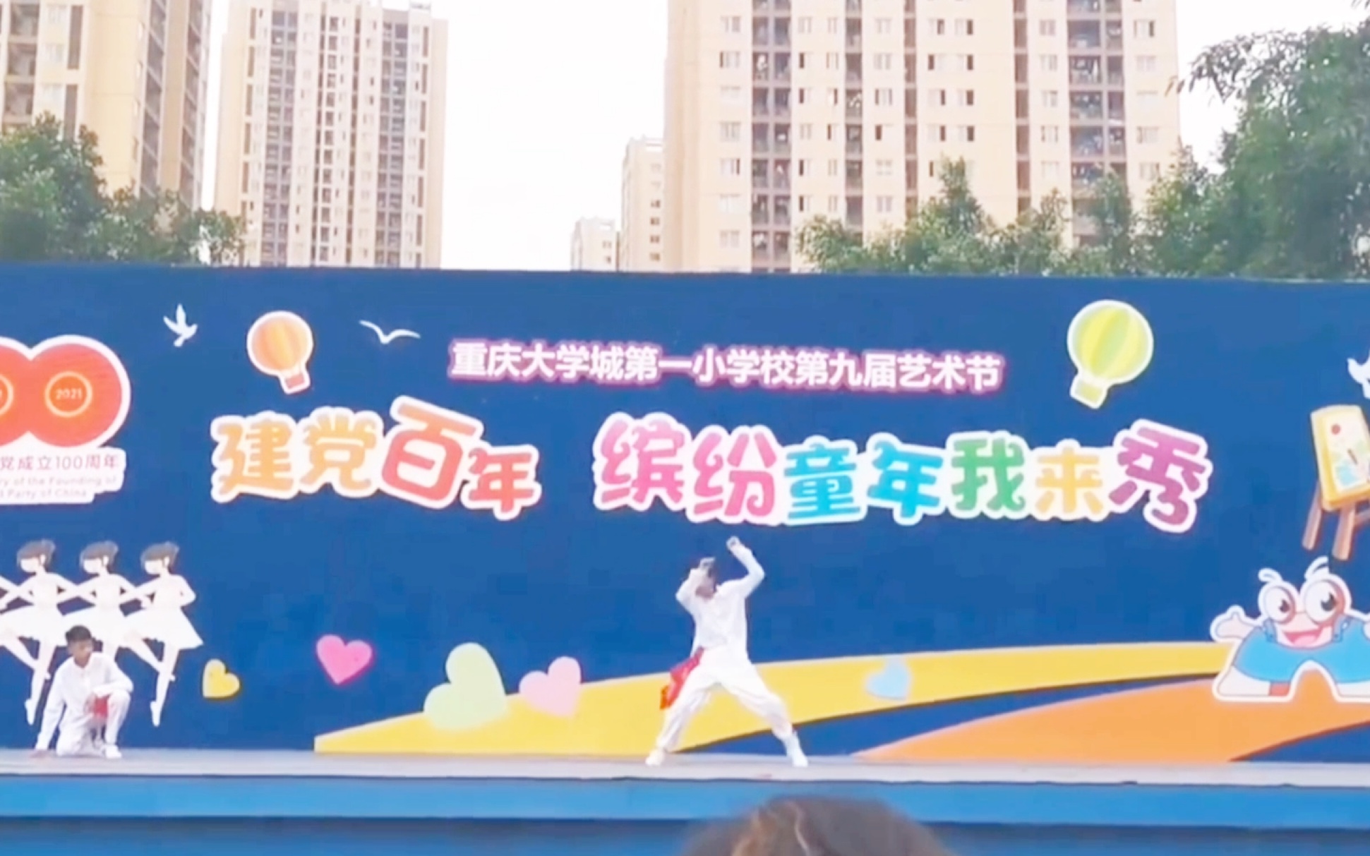 我说张桂源你别太帅!年纪小小,就已经能把简单的学校舞台表演出成熟...