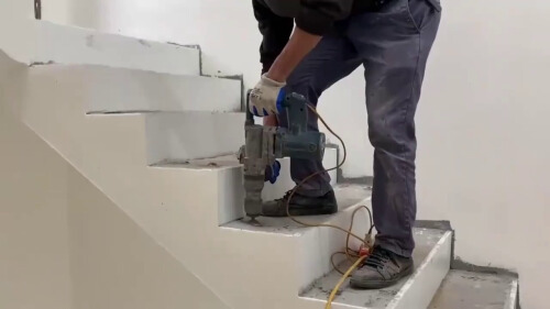 全实木楼梯扶手安装,平时看不到的细节、配件,内部结构很简单