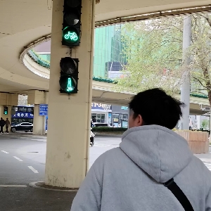 爱笑De龙 