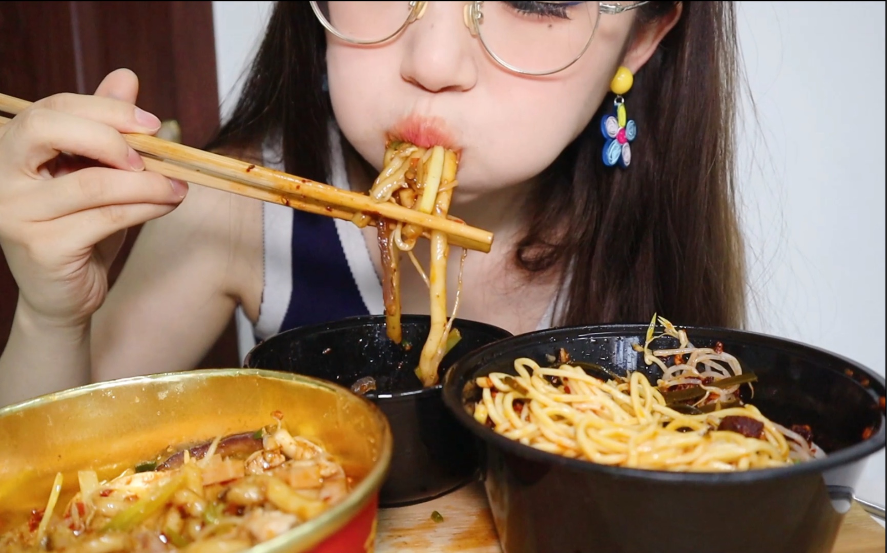 ✿ 吃慢点!炒土豆粉和脆哨拌面把孩子饿傻了…