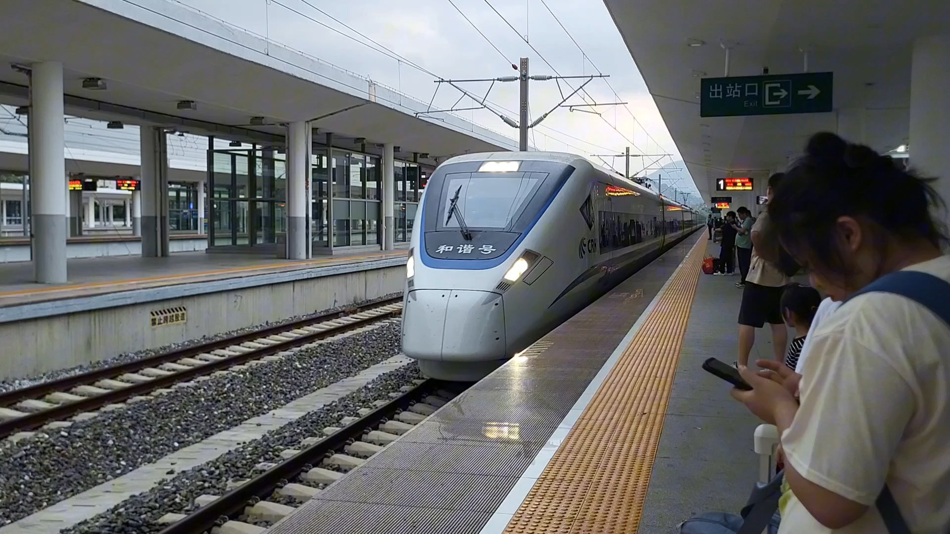 ...深线大本尊D3111次体验|汕尾→深圳北|卧铺动车组列车|CRH1E睡地铁