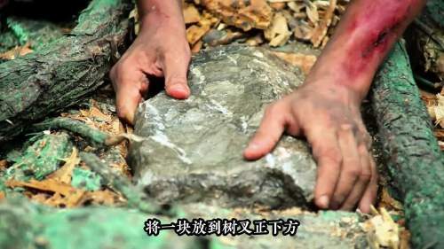 沙漏计时引爆!丛林求生者如何就地取材造大杀器