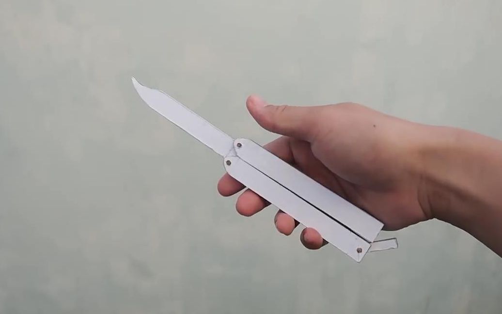 【DIY】教你如何用纸板做一把蝴蝶刀