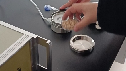 水分活度测定仪使用方法