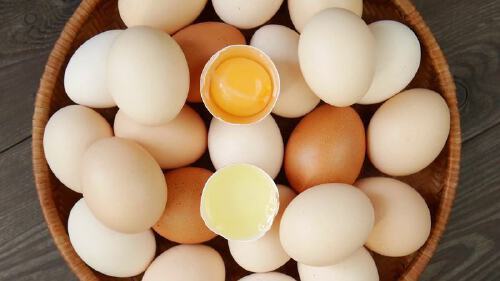 硒鸡蛋和富硒鸡蛋差别在哪?营养师揭秘真相,别再吃错了!