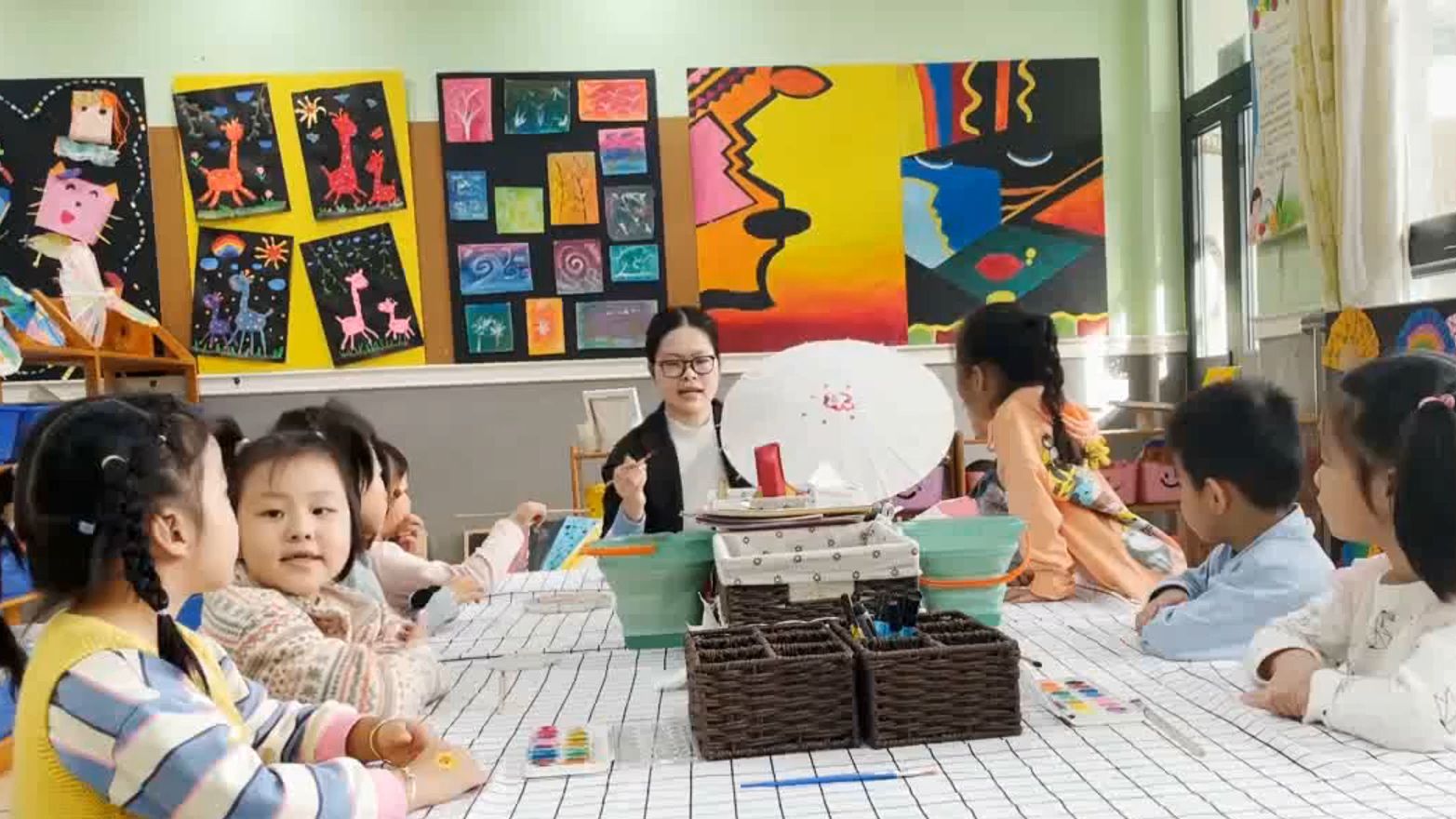 幼儿园公开课|大班美术 《爱美的小花伞》
