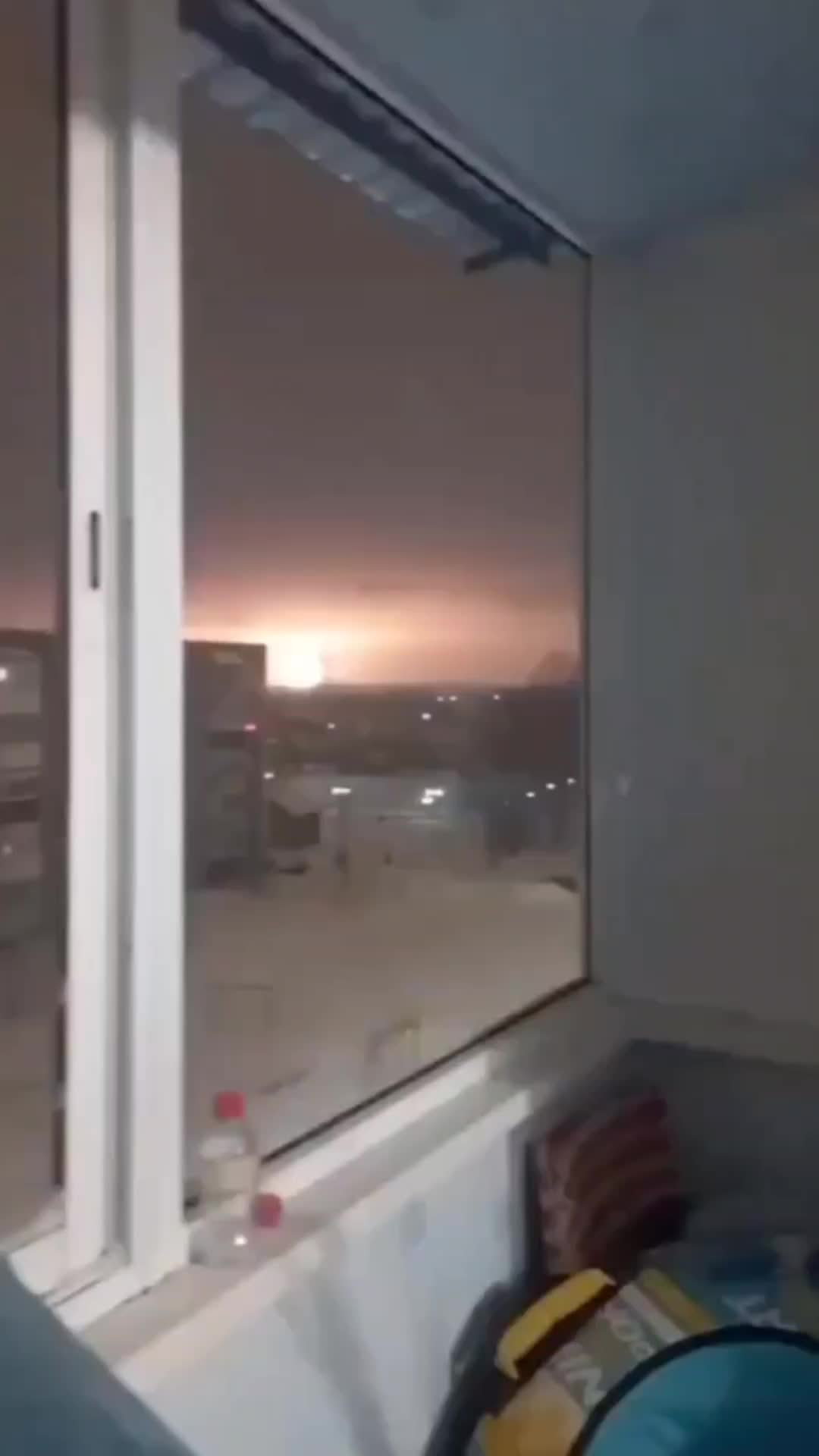 ...据目击者称,发生爆炸的沃特金工厂除生产道尔防空导弹外,还生产白杨...