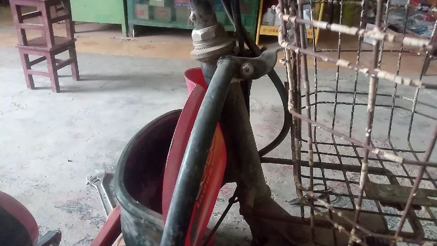 简易款电动车压力轴承有间隙应该怎样调整,是不是也要拆塑料?