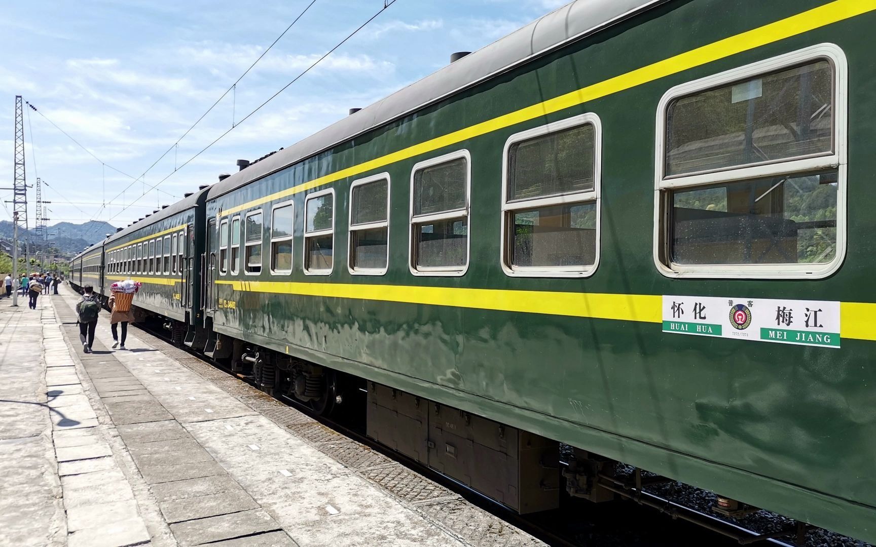 7272次丨怀化至梅江真绿皮小票车,欣赏渝怀铁路的“锦江画廊”