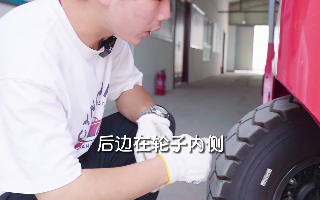 叉车哪里需要打黄油,该怎么打,一分钟告诉你!