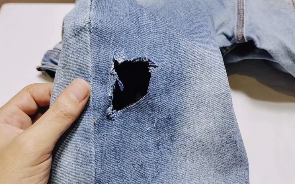 令您惊讶的无痕修复牛仔裤上的破洞