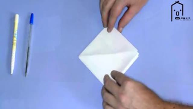 一艘简单的手工折纸船,由A4纸