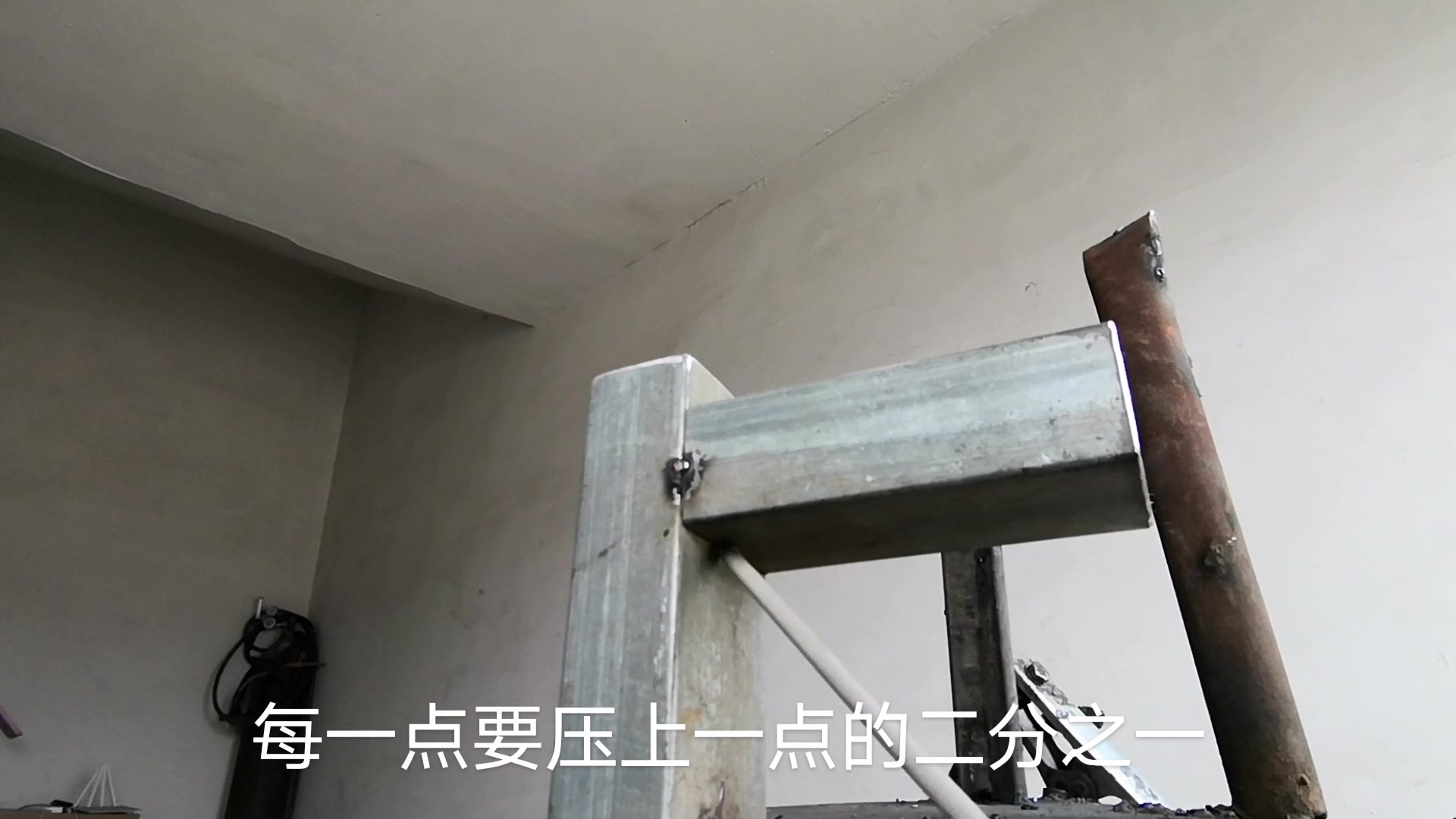 薄镀锌方管仰角焊是这样焊接的,方法简单实用,一学就会