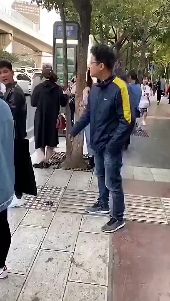 论推广普通话的重要性。