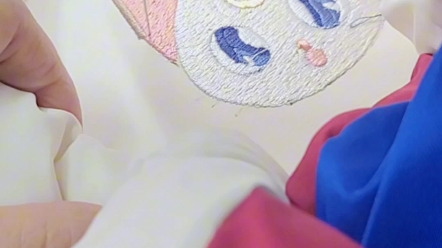 小姐姐定制自己喜欢的图案刺绣 绣补 #羽绒服 #破洞 #修补