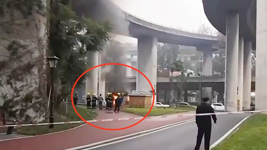配电设备起火,现场传出爆炸声,消防及时赶来扑灭
