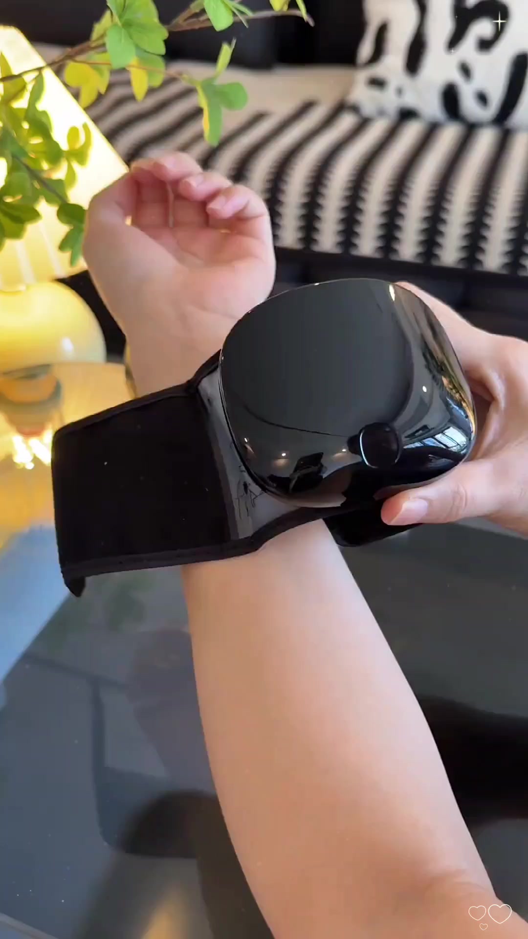 #热门 这才是爸妈需要的血压计,告别脱衣绑袖带的繁琐操作,直接戴...