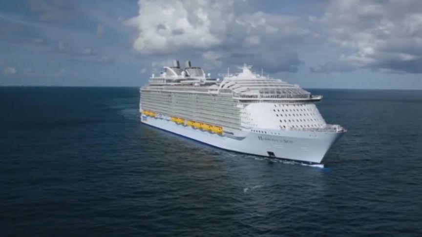 世界最大的邮轮~皇家加勒比绿洲号!排水量20万吨,5个泰坦尼克号