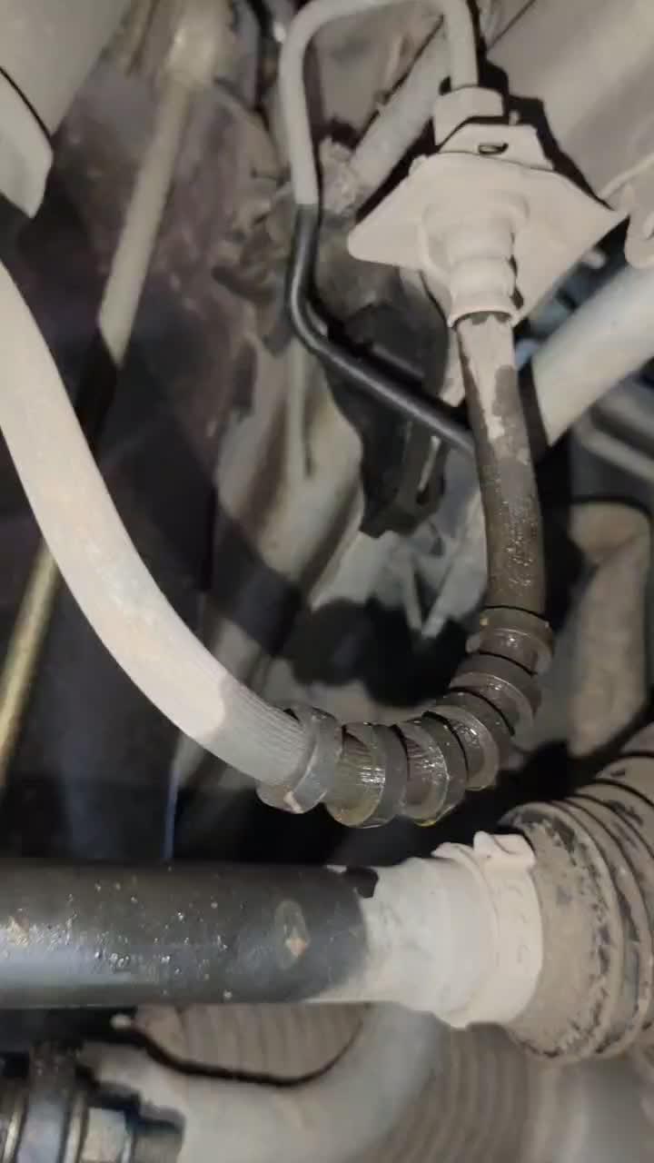 福特蒙迪欧刹车软管漏了 更换刹车软管