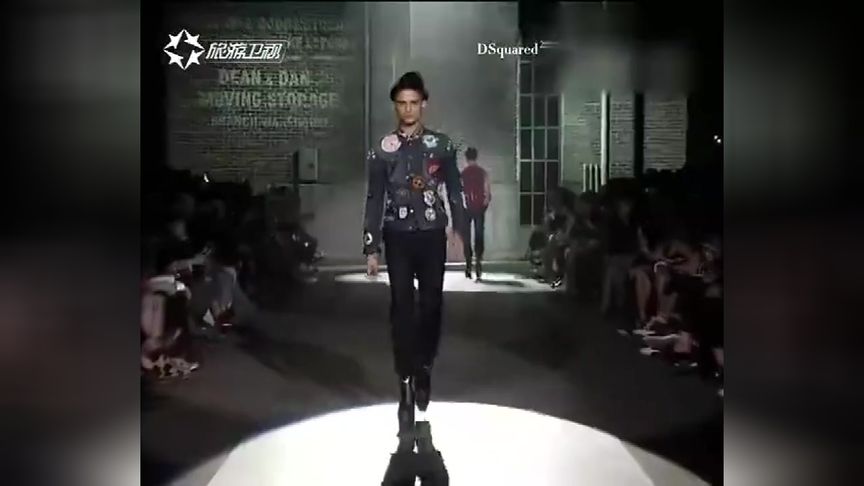 你见过男模特穿恨天高走路吗?腿都不会打弯儿,走路像僵尸