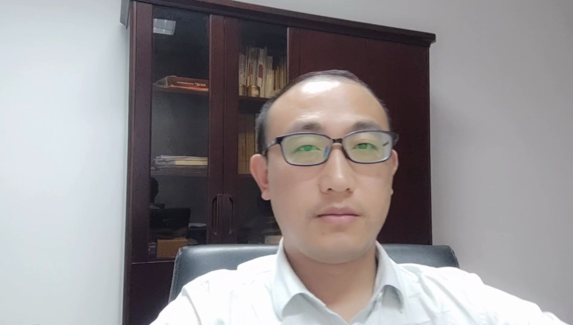 企业对外赠送礼品,要代缴个人所得税?财务要知道的税收政策