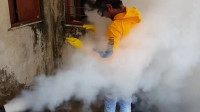 二氧化氮灭火器直接喷在人身上会怎样?老外作死实验,网友:够狠