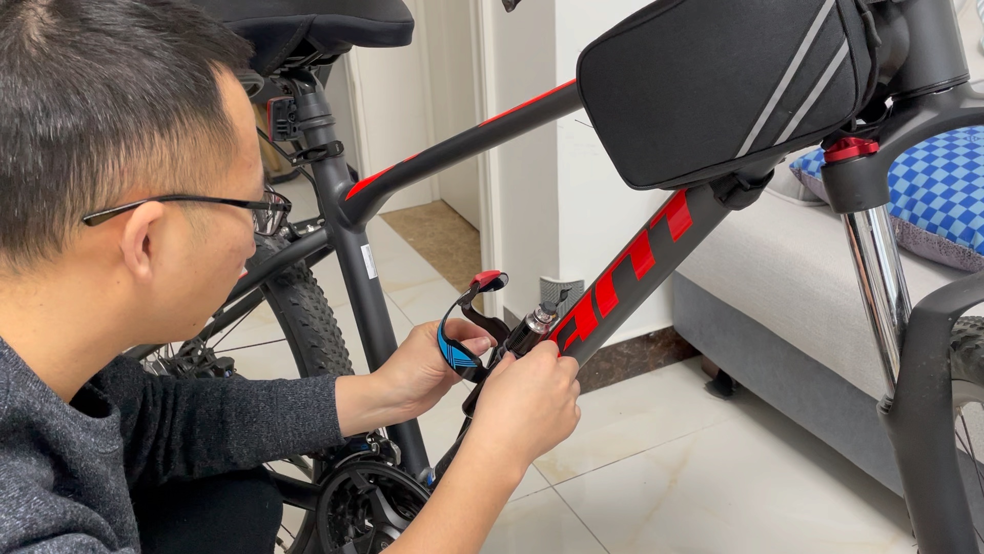 捷安特atx810安装打气筒