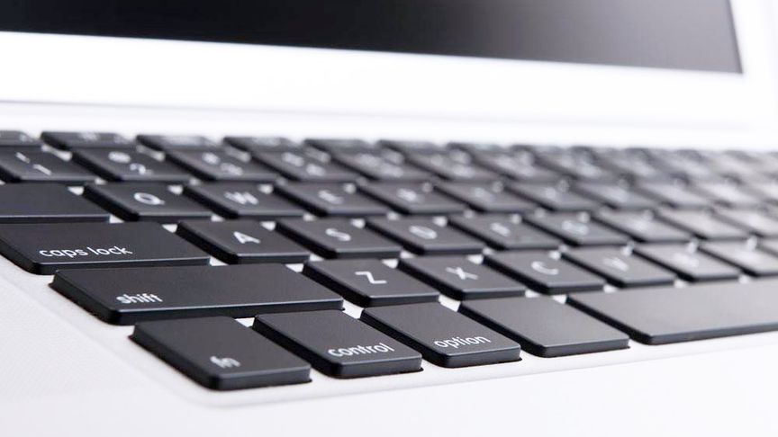 笔记本键盘很脏难清理?用它轻轻一擦,还你一个干净键盘